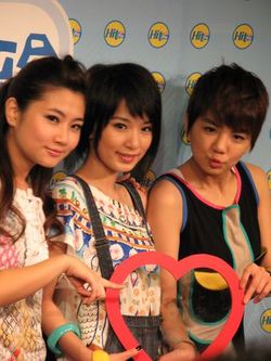 永遠陪你PLAY的－S.H.E.